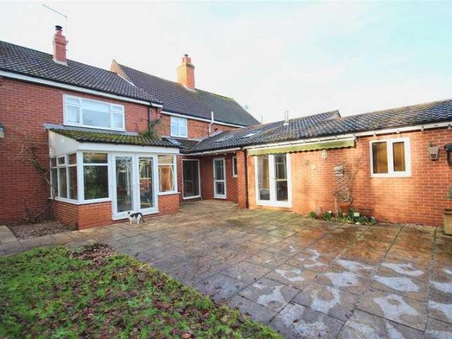 4 bed house for sale