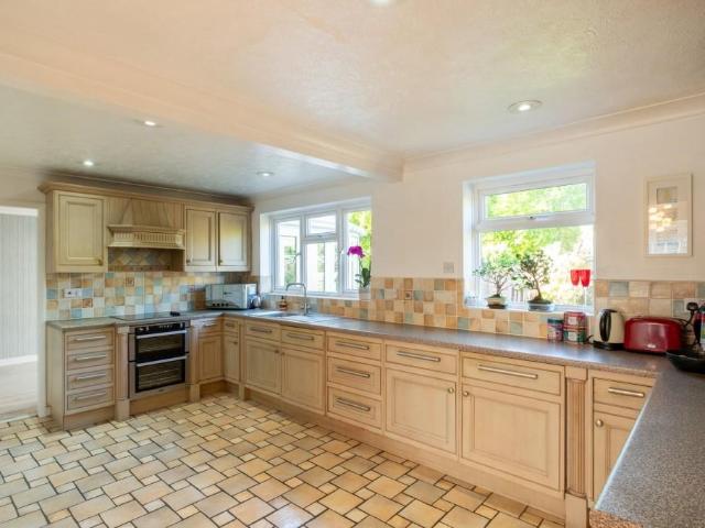 4 bed house for sale
