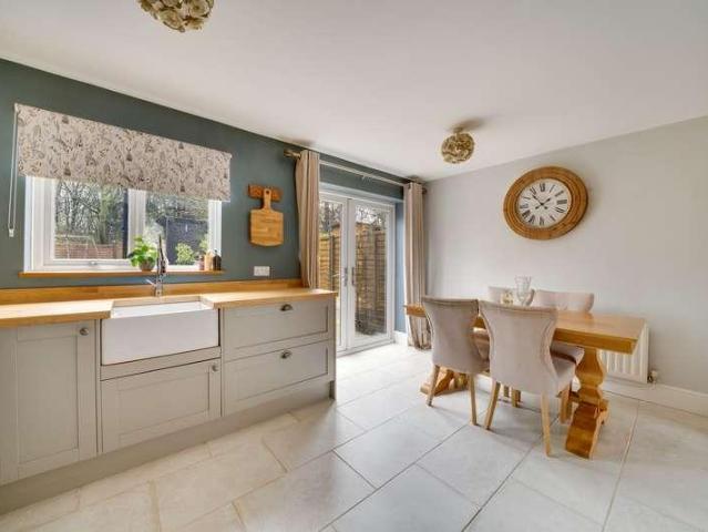 4 bed house for sale