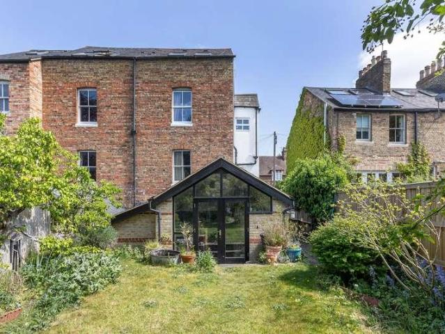 4 bed house for sale
