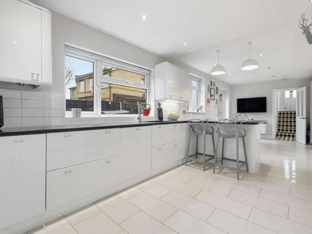 4 bed house for sale