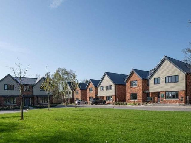 4 bed house for sale