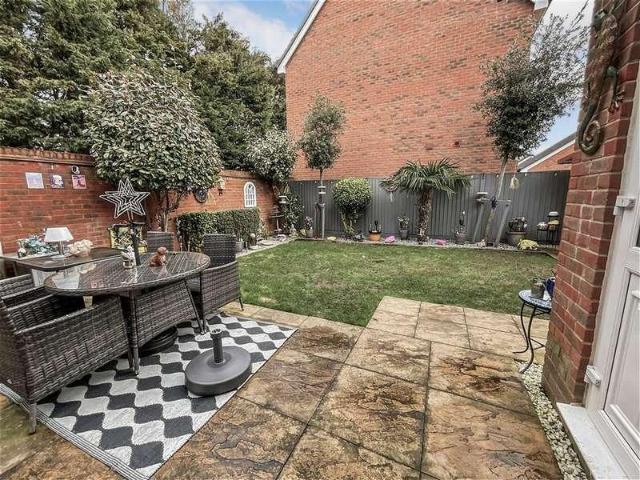 4 bed house for sale