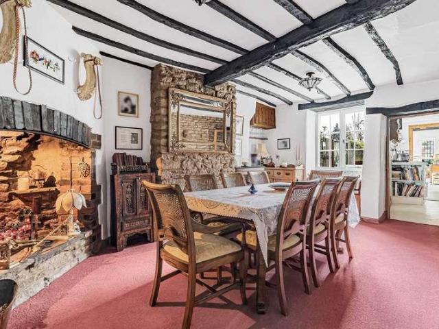 4 bed house for sale
