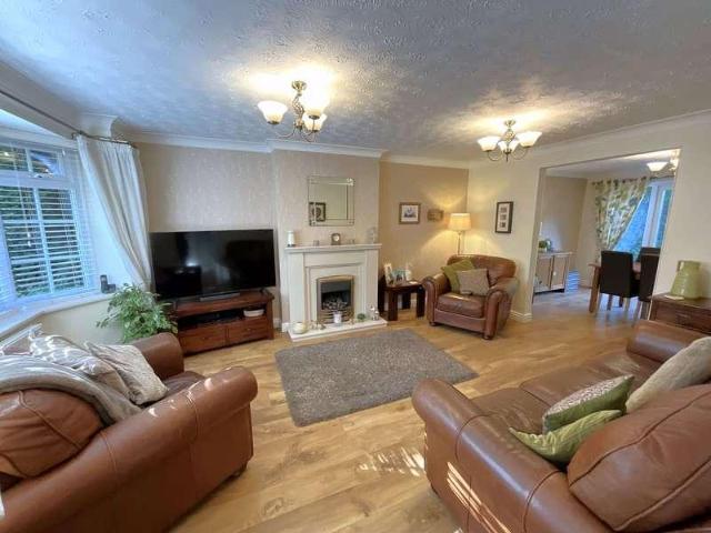 4 bed house for sale