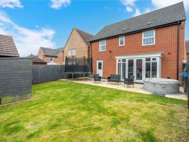4 bed house for sale