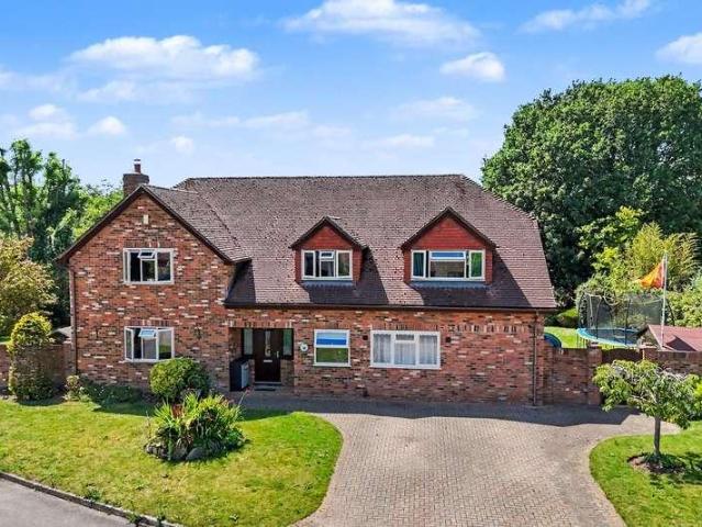4 bed house for sale