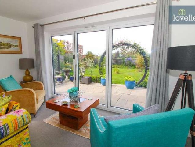 4 bed house for sale