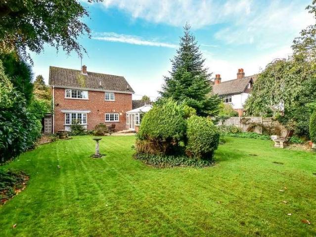 4 bed house for sale