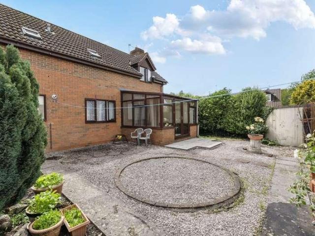4 bed house for sale