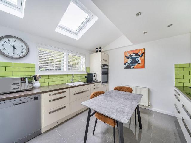 4 bed house for sale