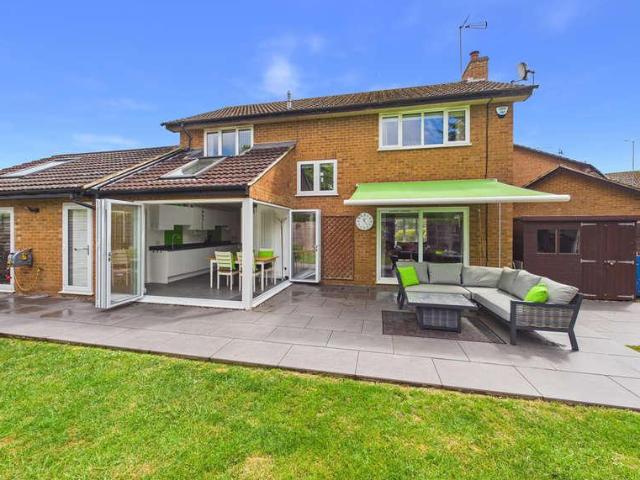 4 bed house for sale