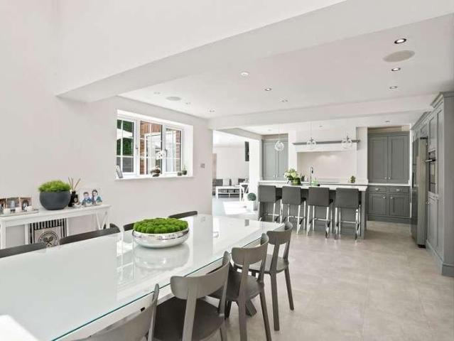 4 bed house for sale