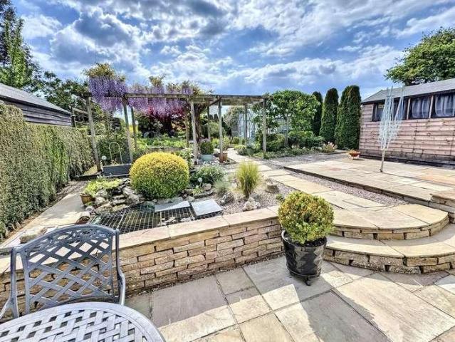 4 bed house for sale