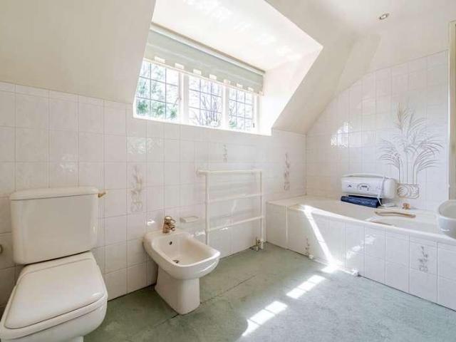 4 bed house for sale