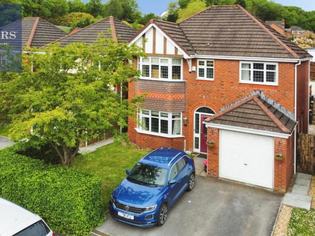 4 bed house for sale