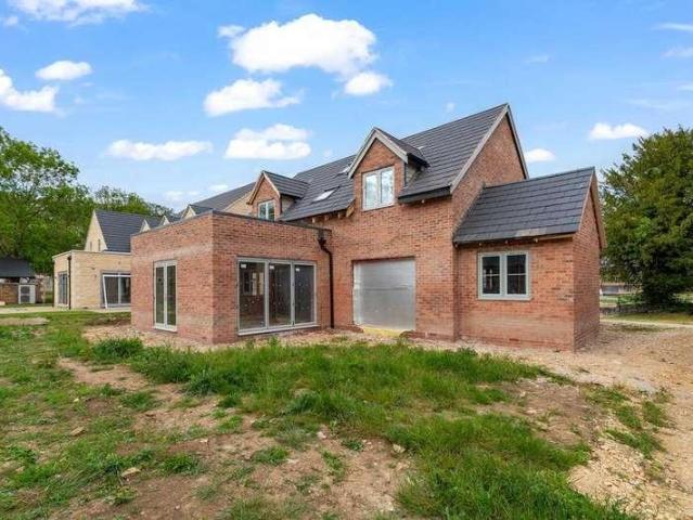 4 bed house for sale