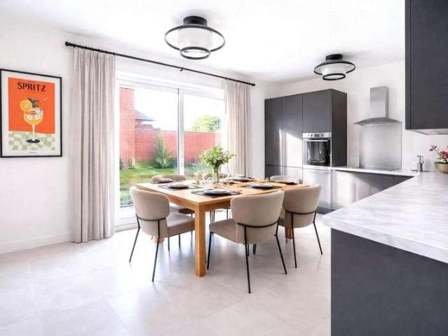 4 bed house for sale