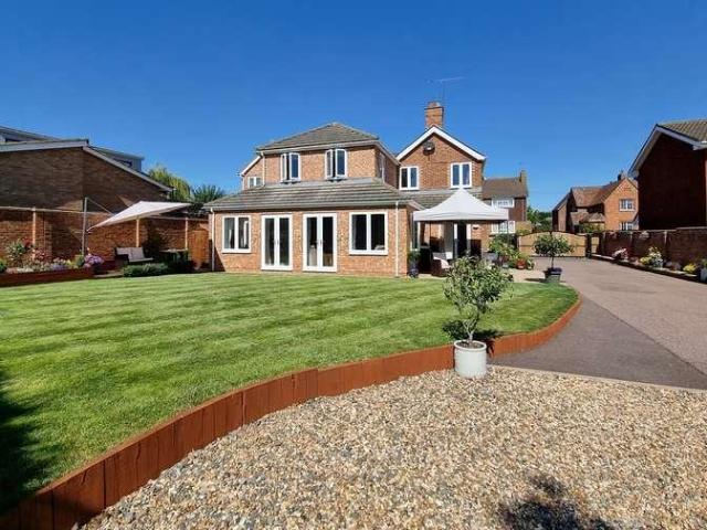 4 bed house for sale