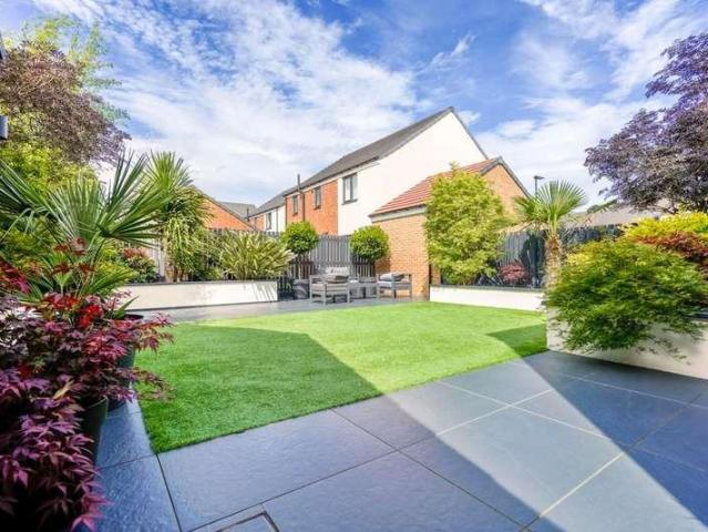 4 bed house for sale