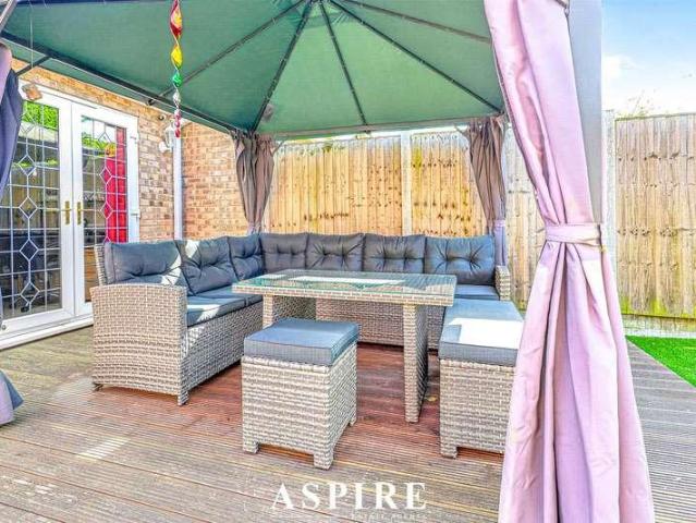 4 bed house for sale