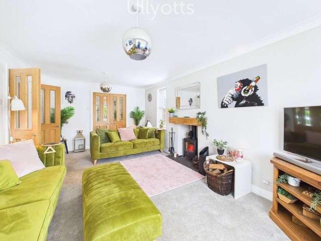 4 bed house for sale