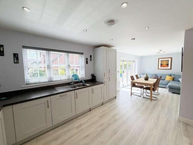 4 bed house for sale