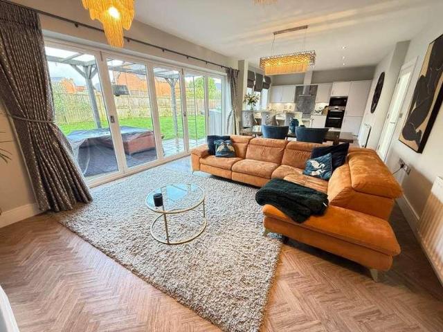 4 bed house for sale