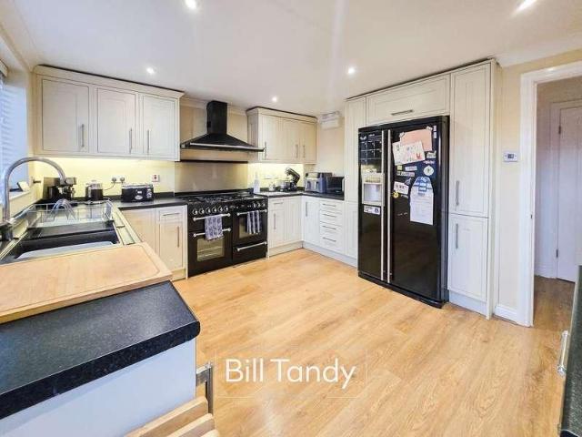 4 bed house for sale