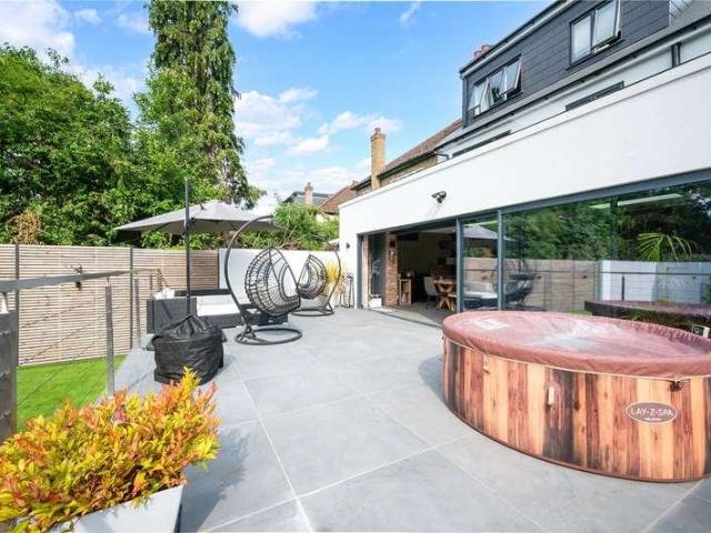 4 bed house for sale
