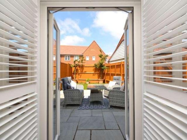 4 bed house for sale