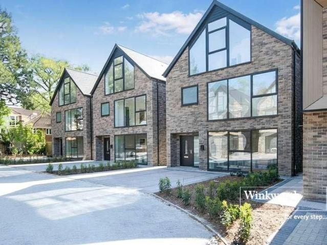 4 bed house for sale
