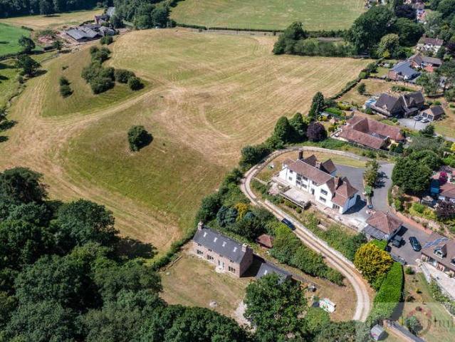 4 bed house for sale