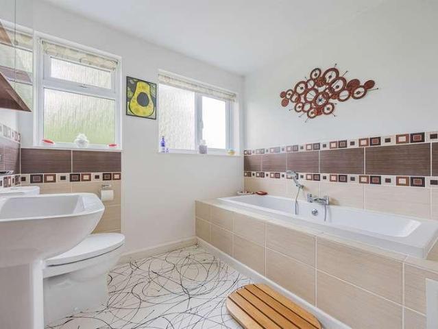 4 bed house for sale