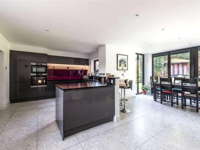 4 bed house for sale