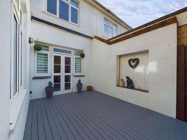 4 bed house for sale