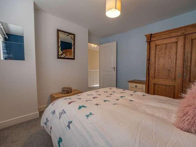 4 bed house for sale