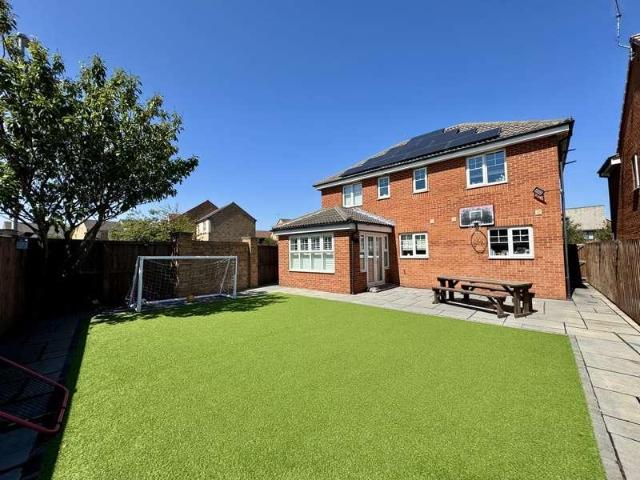 4 bed house for sale