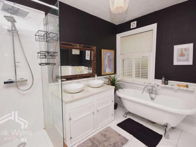 4 bed house for sale