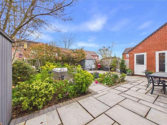 4 bed house for sale