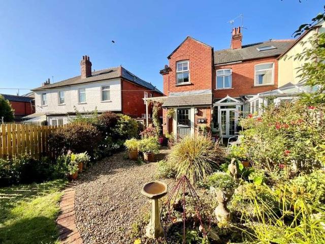 4 bed house for sale