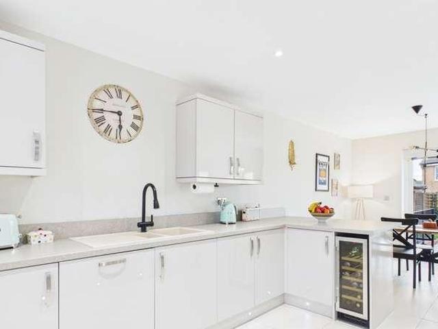 4 bed house for sale
