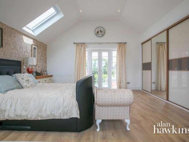 4 bed house for sale