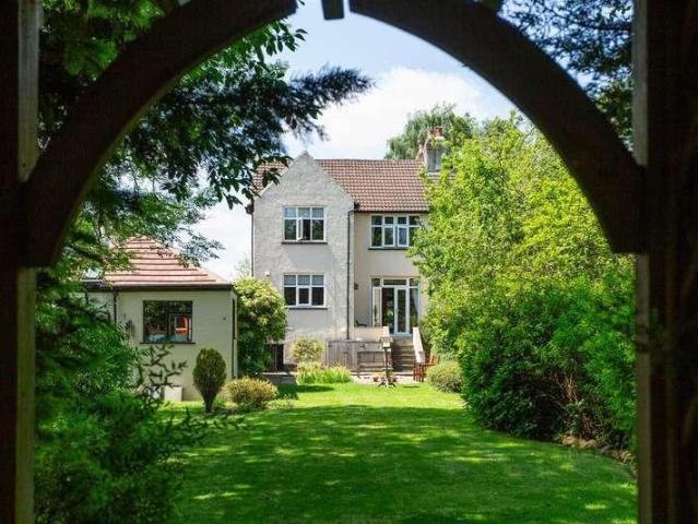 4 bed house for sale