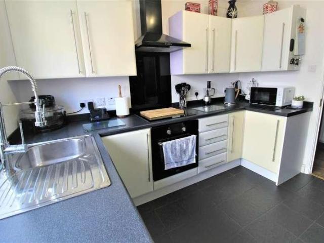 4 bed house for sale