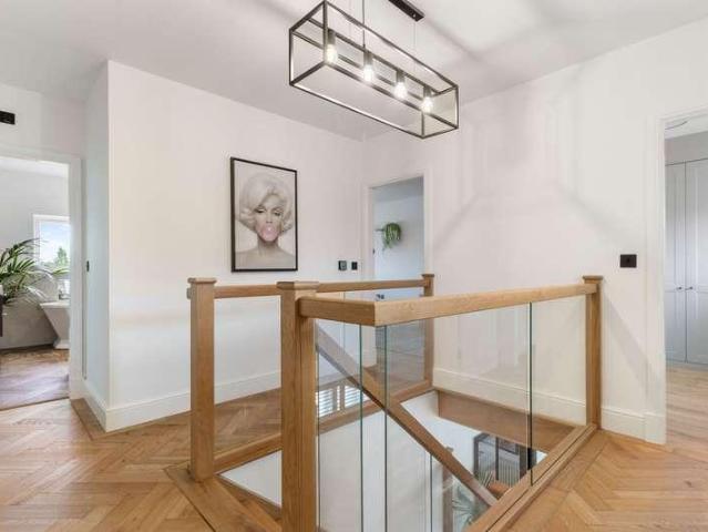 4 bed house for sale