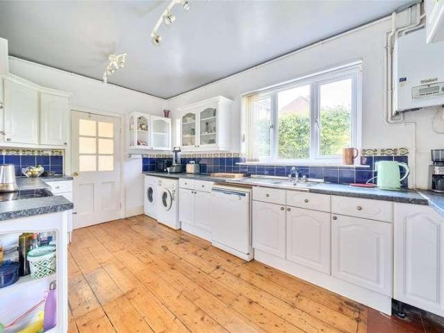 4 bed house for sale