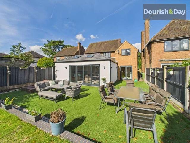 4 bed house for sale