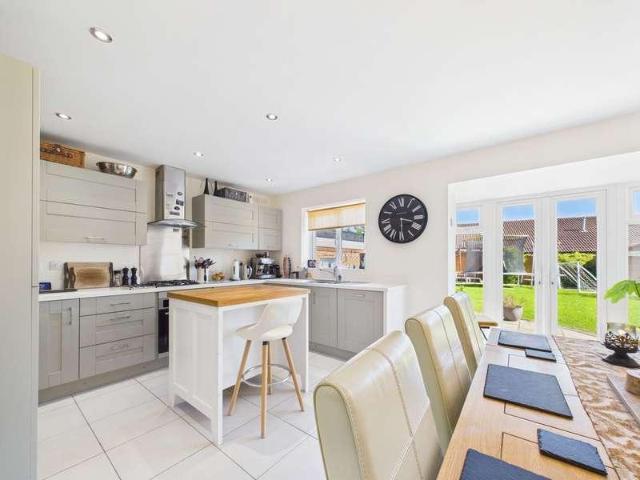 4 bed house for sale