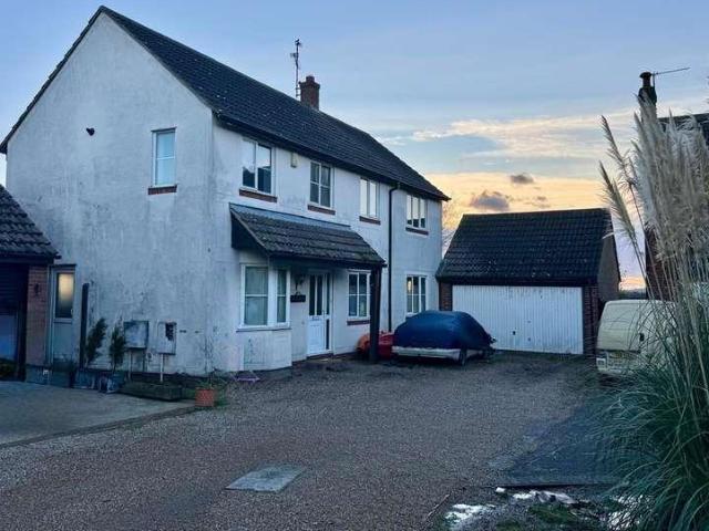 4 bed house for sale